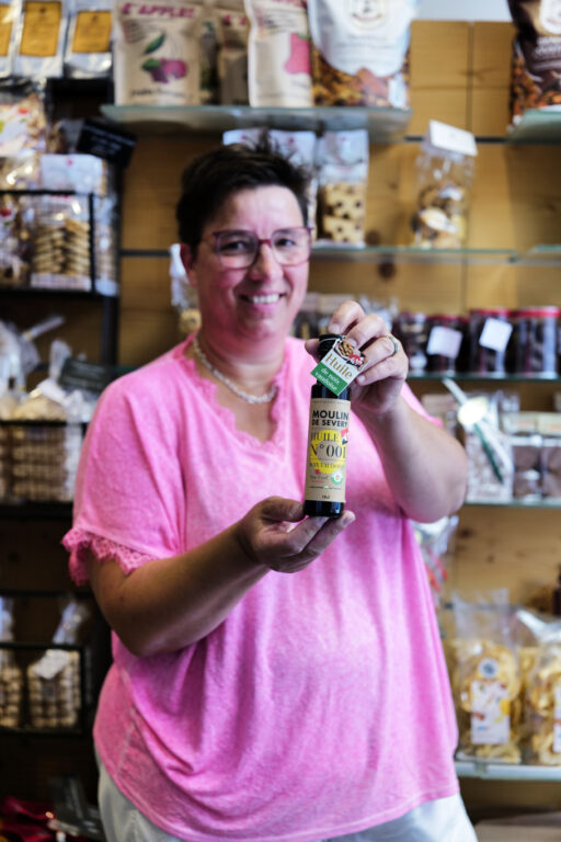 Spécialité – Huile de Noix – Epicerie du Prieuré ©Maud Guye-Vuillème ...